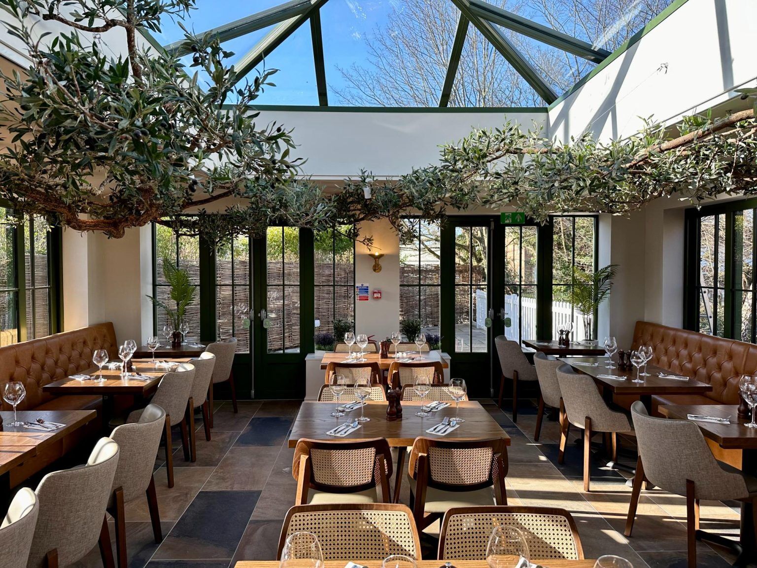 Restaurant Design Trends - Vanguard Contracts